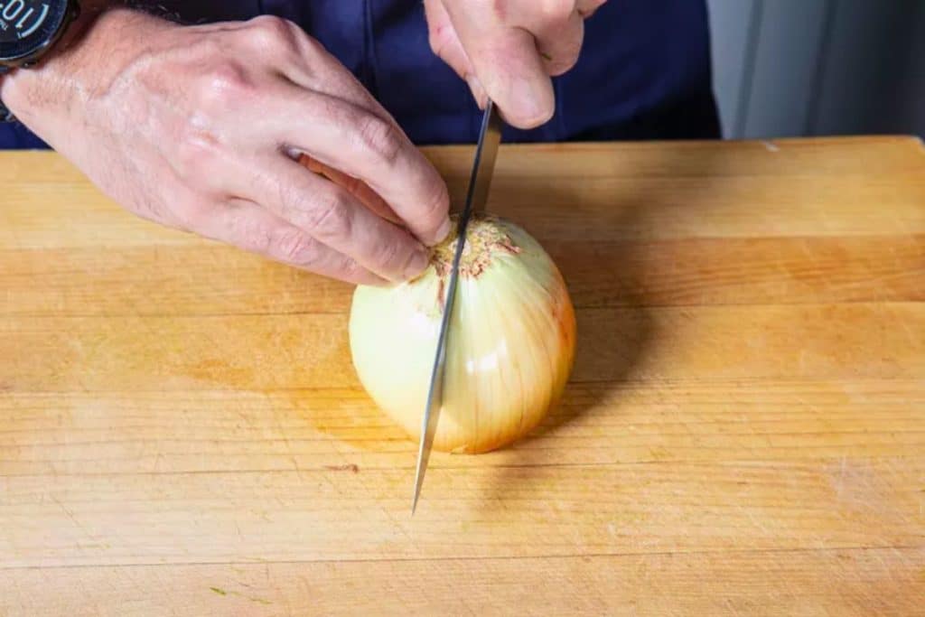 Comment couper un oignon ? Tuto étape par étape