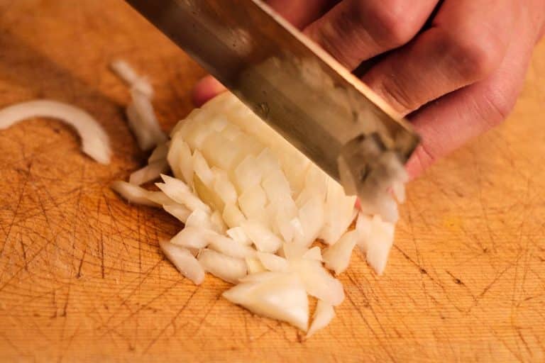 Comment couper un oignon ? Tuto étape par étape